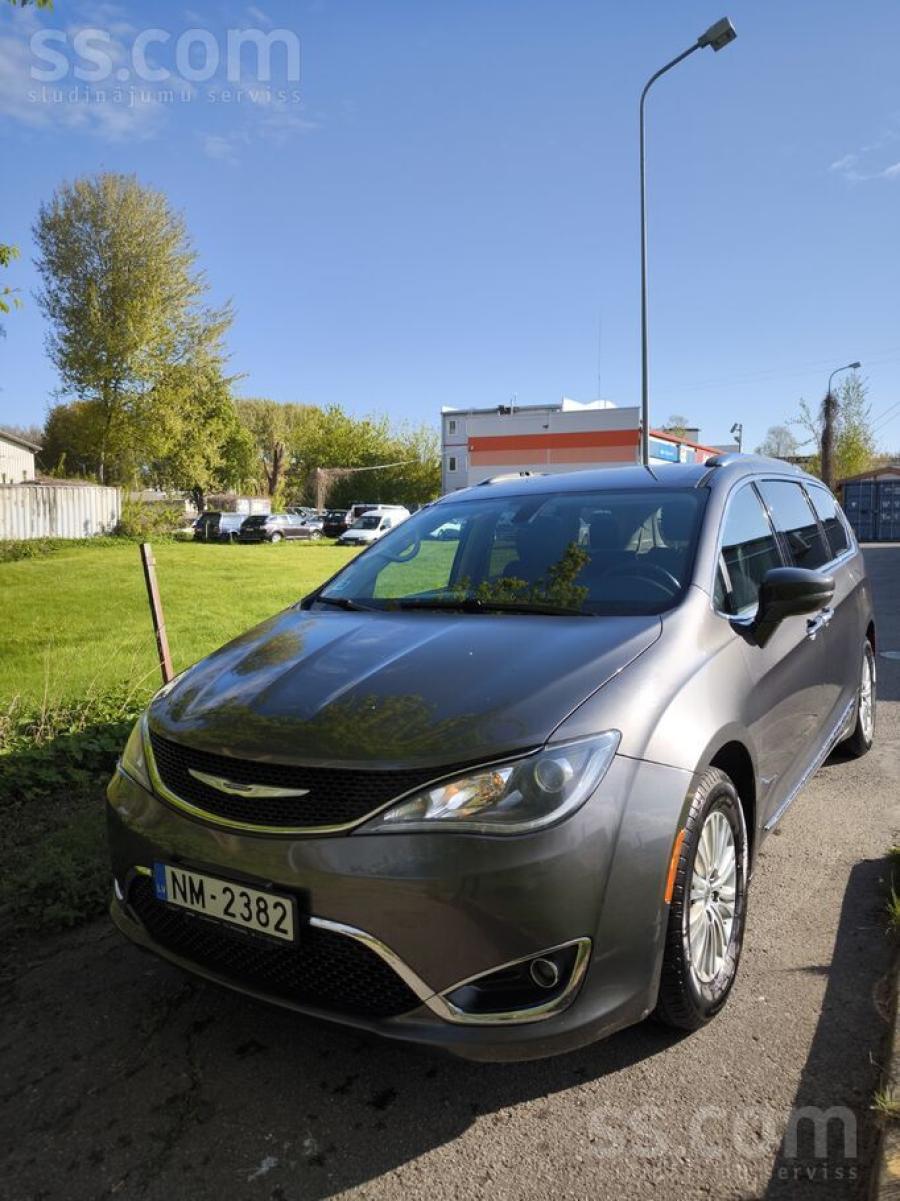 Pelēks Chrysler Pacifica 2019 Rīga, ar dzinēja tilpumu 3.60 L un nobraukumu 170 tūkst. km par 16900 €, foto 5 vietnē AUTOMOTO.COM.LV