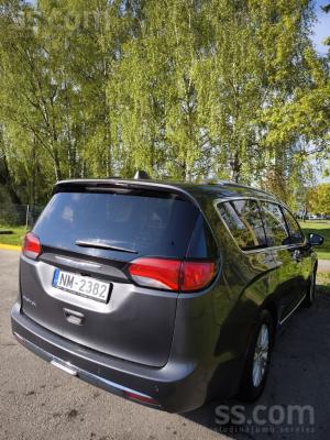 Pelēks Chrysler Pacifica 2019 Rīga, ar dzinēja tilpumu 3.60 L un nobraukumu 170 tūkst. km par 16900 €, foto 7 vietnē AUTOMOTO.COM.LV