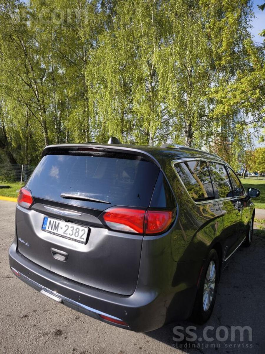 Pelēks Chrysler Pacifica 2019 Rīga, ar dzinēja tilpumu 3.60 L un nobraukumu 170 tūkst. km par 16900 €, foto 7 vietnē AUTOMOTO.COM.LV