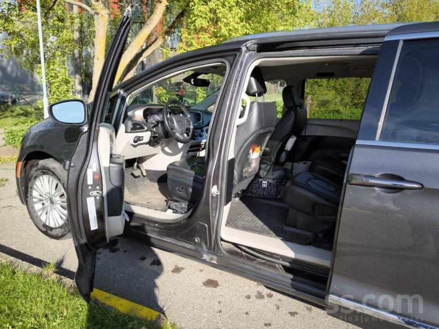Pelēks Chrysler Pacifica 2019 Rīga, ar dzinēja tilpumu 3.60 L un nobraukumu 170 tūkst. km par 16900 €, foto 8 vietnē AUTOMOTO.COM.LV