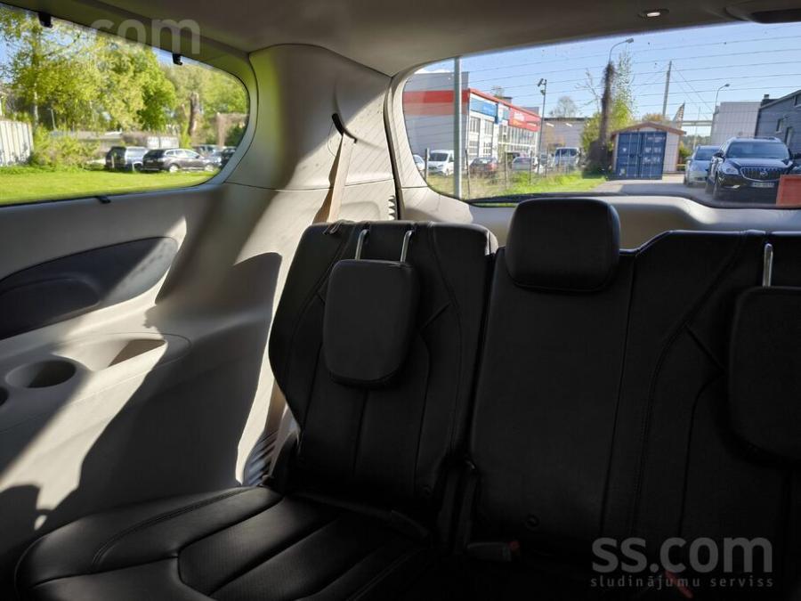 Pelēks Chrysler Pacifica 2019 Rīga, ar dzinēja tilpumu 3.60 L un nobraukumu 170 tūkst. km par 16900 €, foto 12 vietnē AUTOMOTO.COM.LV