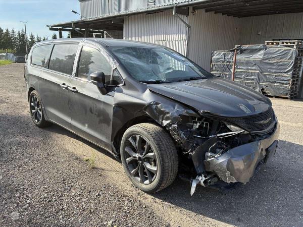Pelēks Chrysler Pacifica 2019 Alīta, ar dzinēja tilpumu 3.60 L un nobraukumu 172 tūkst. km par 8300 €, foto 1 vietnē AUTOMOTO.COM.LV
