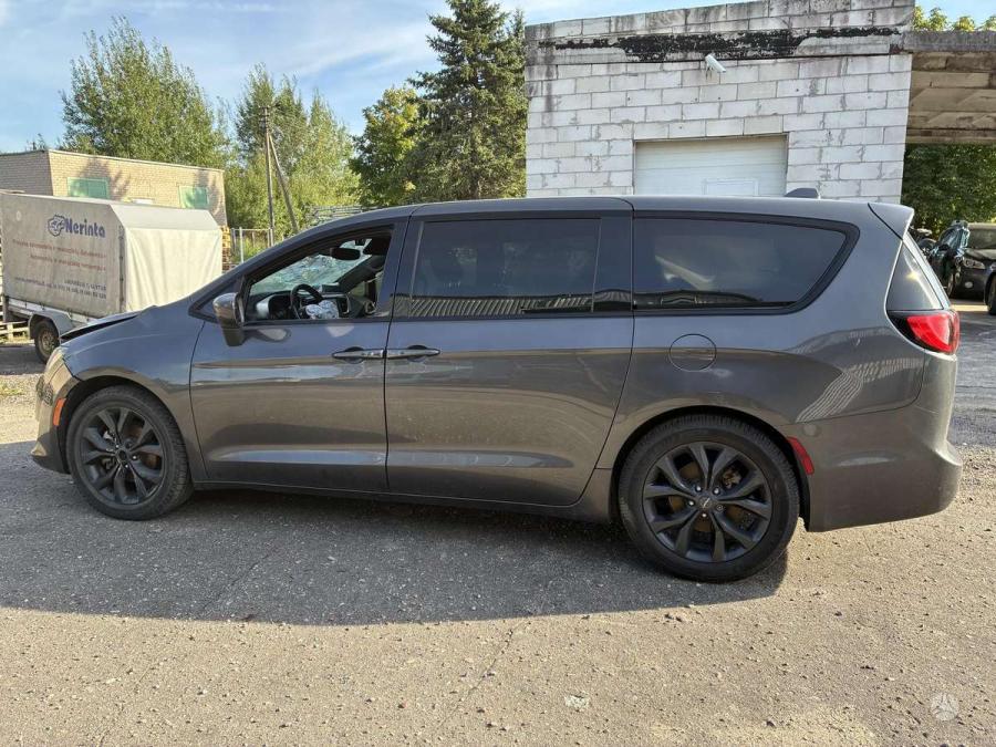 Серый Крайслер Пасифик 2019 в Алитус, объемом двигателя 3.60 л и пробегом 172 тыс. км за 8300 €, фото 7 на AUTOMOTO.COM.LV