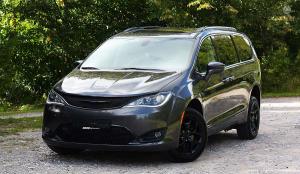Grey Chrysler Pacifica 2019 in Kretinga, with an engine capacity of 3.61 L and mileage of 47 thousand km for 25499 €, photo 5 on AUTOMOTO.COM.LV