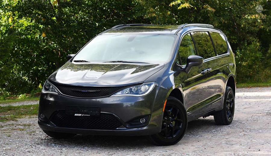 Grey Chrysler Pacifica 2019 in Kretinga, with an engine capacity of 3.61 L and mileage of 47 thousand km for 25499 €, photo 5 on AUTOMOTO.COM.LV