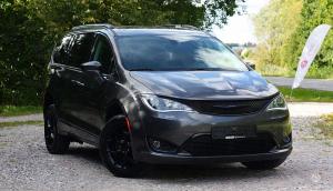 Grey Chrysler Pacifica 2019 in Kretinga, with an engine capacity of 3.61 L and mileage of 47 thousand km for 25499 €, photo 10 on AUTOMOTO.COM.LV