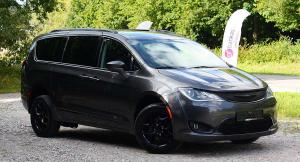 Grey Chrysler Pacifica 2019 in Kretinga, with an engine capacity of 3.61 L and mileage of 47 thousand km for 25499 €, photo 11 on AUTOMOTO.COM.LV