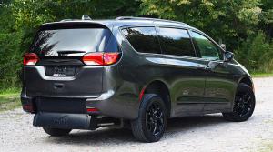 Grey Chrysler Pacifica 2019 in Kretinga, with an engine capacity of 3.61 L and mileage of 47 thousand km for 25499 €, photo 21 on AUTOMOTO.COM.LV
