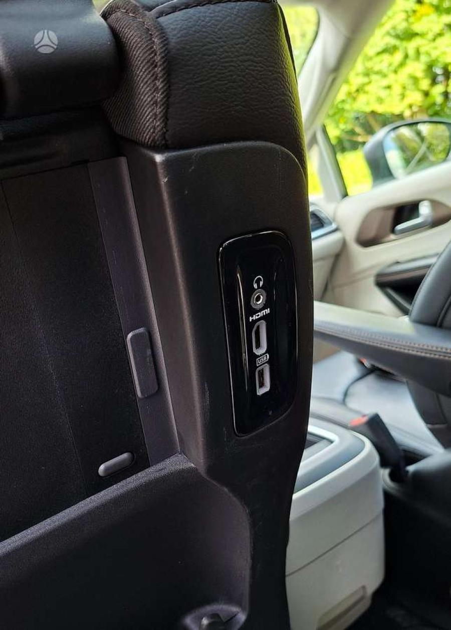 Grey Chrysler Pacifica 2019 in Kretinga, with an engine capacity of 3.61 L and mileage of 47 thousand km for 25499 €, photo 32 on AUTOMOTO.COM.LV
