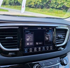Grey Chrysler Pacifica 2019 in Kretinga, with an engine capacity of 3.61 L and mileage of 47 thousand km for 25499 €, photo 35 on AUTOMOTO.COM.LV