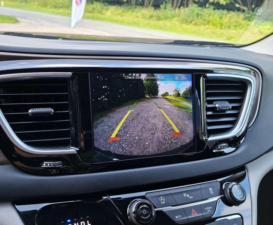 Grey Chrysler Pacifica 2019 in Kretinga, with an engine capacity of 3.61 L and mileage of 47 thousand km for 25499 €, photo 37 on AUTOMOTO.COM.LV