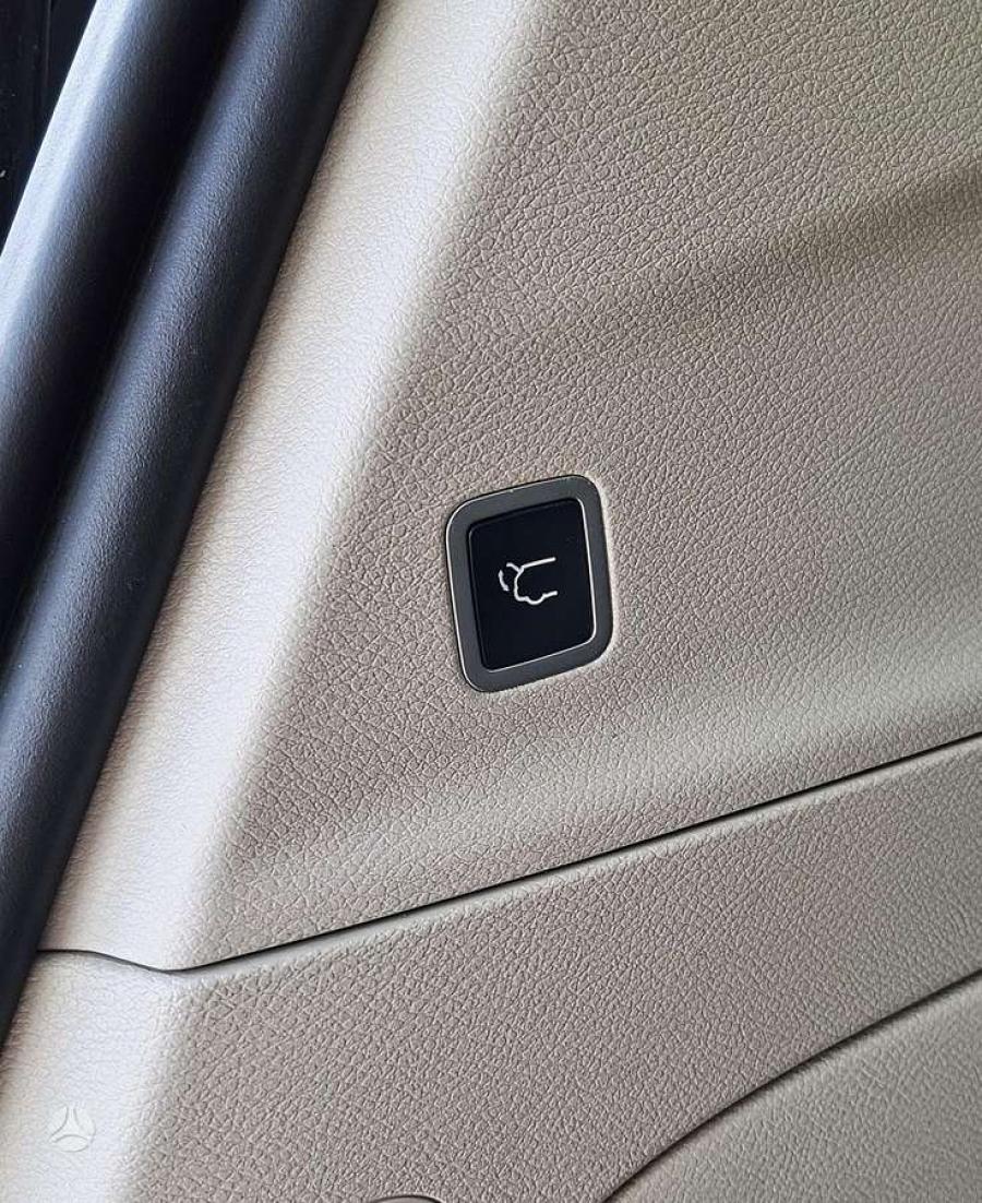 Grey Chrysler Pacifica 2019 in Kretinga, with an engine capacity of 3.61 L and mileage of 47 thousand km for 25499 €, photo 39 on AUTOMOTO.COM.LV