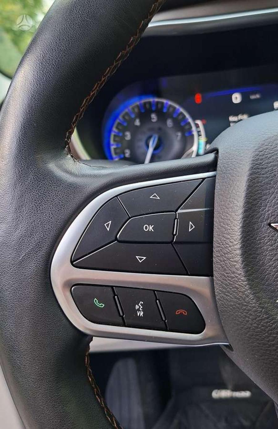 Grey Chrysler Pacifica 2019 in Kretinga, with an engine capacity of 3.61 L and mileage of 47 thousand km for 25499 €, photo 42 on AUTOMOTO.COM.LV