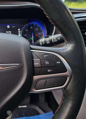 Grey Chrysler Pacifica 2019 in Kretinga, with an engine capacity of 3.61 L and mileage of 47 thousand km for 25499 €, photo 43 on AUTOMOTO.COM.LV