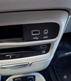 Grey Chrysler Pacifica 2019 in Kretinga, with an engine capacity of 3.61 L and mileage of 47 thousand km for 25499 €, photo 45 on AUTOMOTO.COM.LV