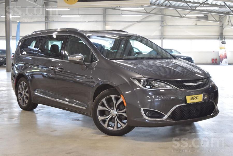 Grey Chrysler Pacifica 2019 in Riga, with an engine capacity of 3.60 L and mileage of 92 thousand km for 21900 €, photo 1 on AUTOMOTO.COM.LV