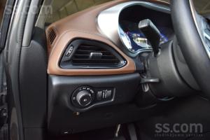Grey Chrysler Pacifica 2019 in Riga, with an engine capacity of 3.60 L and mileage of 92 thousand km for 21900 €, photo 12 on AUTOMOTO.COM.LV
