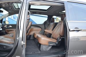 Grey Chrysler Pacifica 2019 in Riga, with an engine capacity of 3.60 L and mileage of 92 thousand km for 21900 €, photo 14 on AUTOMOTO.COM.LV