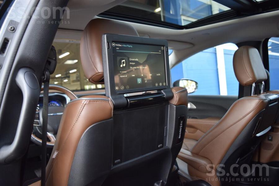 Grey Chrysler Pacifica 2019 in Riga, with an engine capacity of 3.60 L and mileage of 92 thousand km for 21900 €, photo 16 on AUTOMOTO.COM.LV