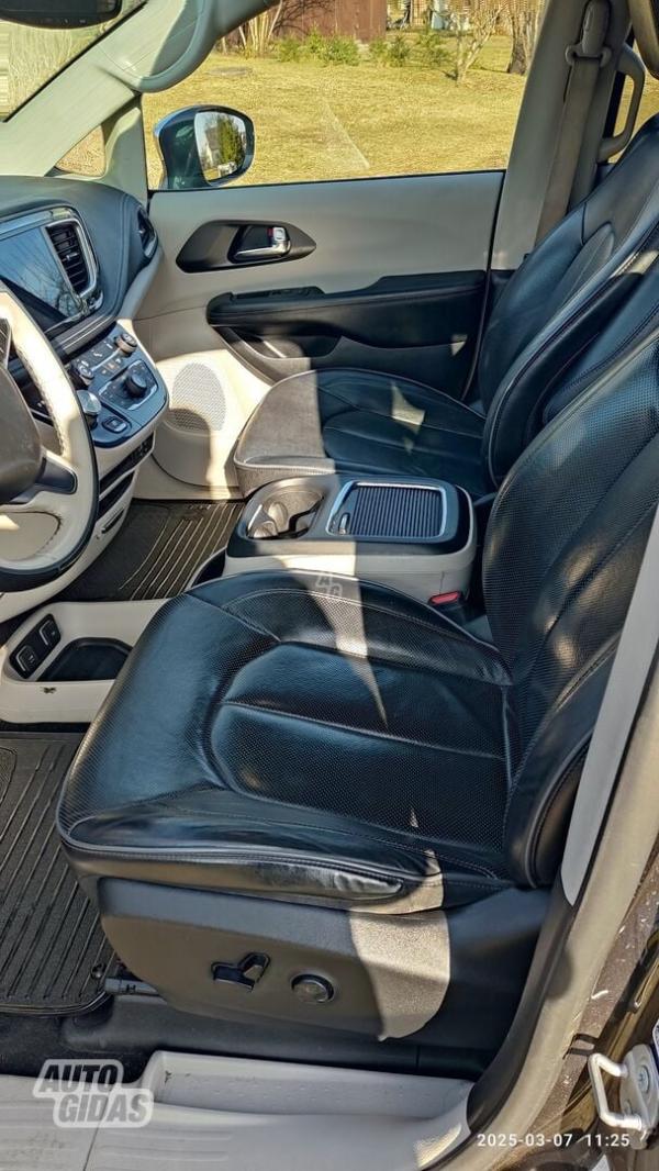 Pelēks Chrysler Pacifica 2020 Panevēža, ar dzinēja tilpumu 3.60 L un nobraukumu 182 tūkst. km par 17700 €, foto 11 vietnē AUTOMOTO.COM.LV
