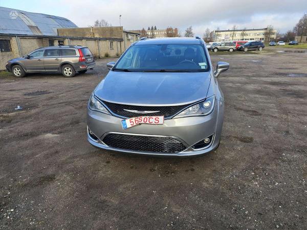 Pelēks Chrysler Pacifica 2020 Šilutė, ar dzinēja tilpumu 3.60 L un nobraukumu 174 tūkst. km par 16200 €, foto 1 vietnē AUTOMOTO.COM.LV