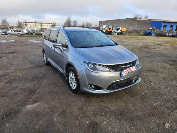 Pelēks Chrysler Pacifica 2020 Šilutė, ar dzinēja tilpumu 3.60 L un nobraukumu 174 tūkst. km par 16200 €, foto 3 vietnē AUTOMOTO.COM.LV