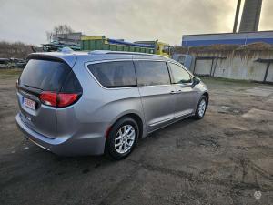 Pelēks Chrysler Pacifica 2020 Šilutė, ar dzinēja tilpumu 3.60 L un nobraukumu 174 tūkst. km par 16200 €, foto 4 vietnē AUTOMOTO.COM.LV