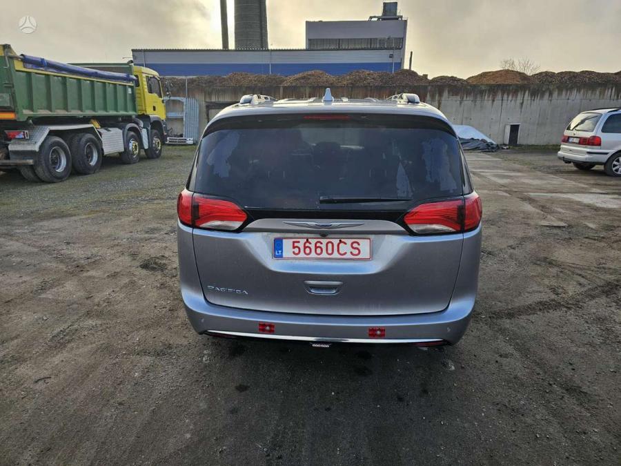 Pelēks Chrysler Pacifica 2020 Šilutė, ar dzinēja tilpumu 3.60 L un nobraukumu 174 tūkst. km par 16200 €, foto 5 vietnē AUTOMOTO.COM.LV