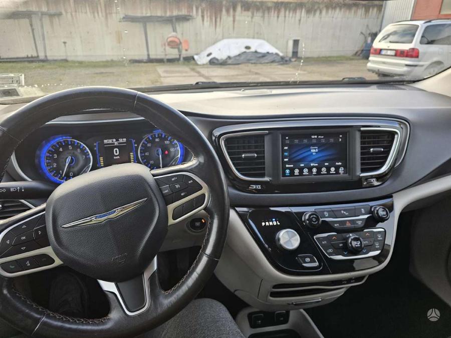 Pelēks Chrysler Pacifica 2020 Šilutė, ar dzinēja tilpumu 3.60 L un nobraukumu 174 tūkst. km par 16200 €, foto 11 vietnē AUTOMOTO.COM.LV
