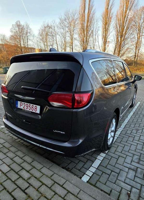 Grey Chrysler Pacifica 2020 in Klaipeda, with an engine capacity of 3.60 L and mileage of 210 thousand km for 16950 €, photo 6 on AUTOMOTO.COM.LV