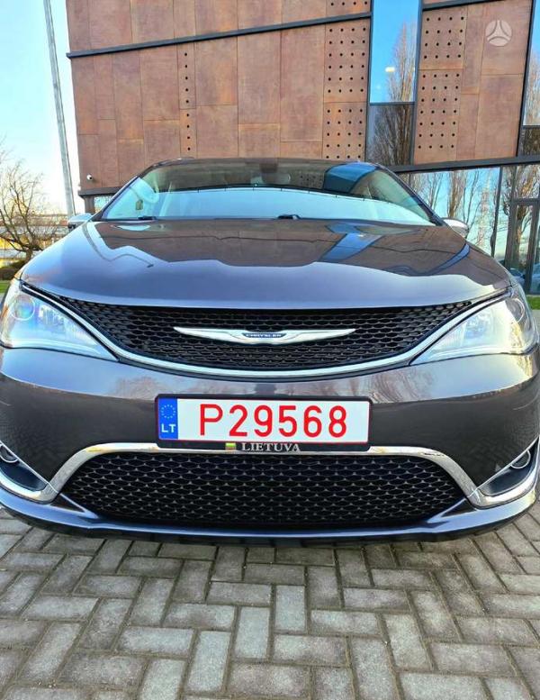 Grey Chrysler Pacifica 2020 in Klaipeda, with an engine capacity of 3.60 L and mileage of 210 thousand km for 16950 €, photo 7 on AUTOMOTO.COM.LV
