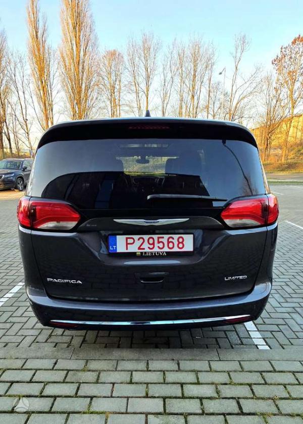 Grey Chrysler Pacifica 2020 in Klaipeda, with an engine capacity of 3.60 L and mileage of 210 thousand km for 16950 €, photo 8 on AUTOMOTO.COM.LV
