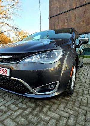 Grey Chrysler Pacifica 2020 in Klaipeda, with an engine capacity of 3.60 L and mileage of 210 thousand km for 16950 €, photo 9 on AUTOMOTO.COM.LV