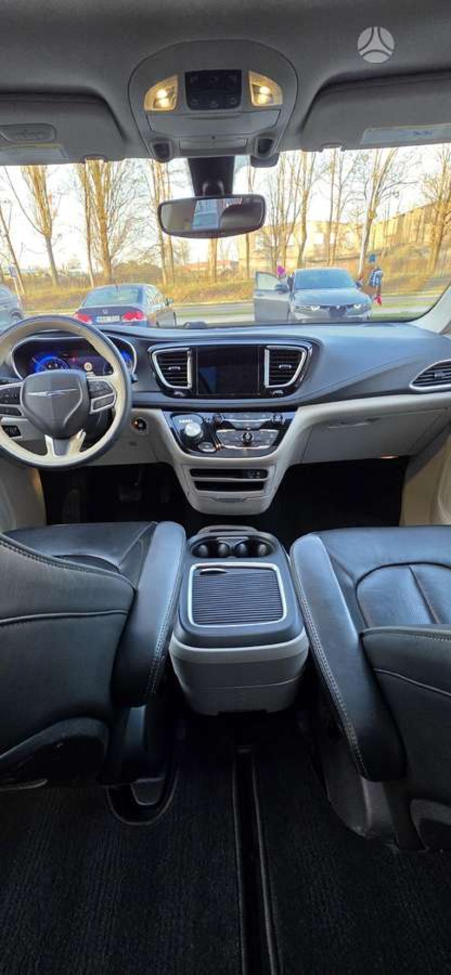Grey Chrysler Pacifica 2020 in Klaipeda, with an engine capacity of 3.60 L and mileage of 210 thousand km for 16950 €, photo 11 on AUTOMOTO.COM.LV