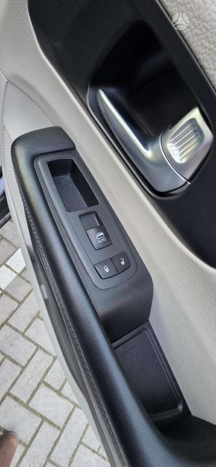 Grey Chrysler Pacifica 2020 in Klaipeda, with an engine capacity of 3.60 L and mileage of 210 thousand km for 16950 €, photo 25 on AUTOMOTO.COM.LV