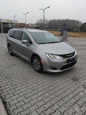 Grey Chrysler Pacifica 2020 in Palanga, with an engine capacity of 3.61 L and mileage of 112 thousand km for 19200 €, photo  on AUTOMOTO.COM.LV