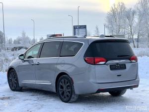 Grey Chrysler Pacifica 2020 in Taurage, with an engine capacity of 3.60 L and mileage of 80 thousand km for 21700 €, photo 8 on AUTOMOTO.COM.LV