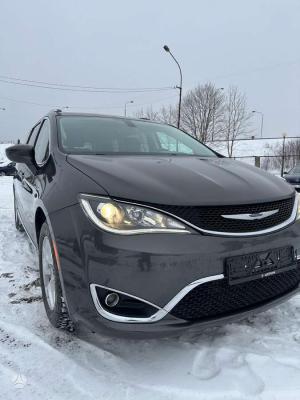 Pelēks Chrysler Pacifica 2020 Klaipėda, ar dzinēja tilpumu 3.60 L un nobraukumu 105 tūkst. km par 12400 €, foto 2 vietnē AUTOMOTO.COM.LV