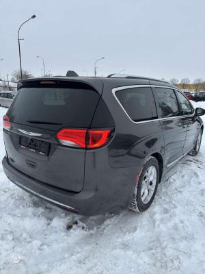 Pelēks Chrysler Pacifica 2020 Klaipėda, ar dzinēja tilpumu 3.60 L un nobraukumu 105 tūkst. km par 12400 €, foto 3 vietnē AUTOMOTO.COM.LV