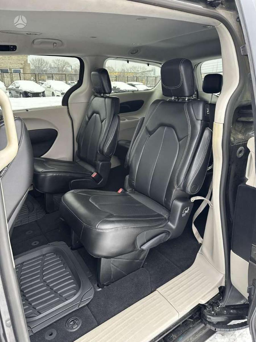 Pelēks Chrysler Pacifica 2020 Klaipėda, ar dzinēja tilpumu 3.60 L un nobraukumu 105 tūkst. km par 12400 €, foto 9 vietnē AUTOMOTO.COM.LV
