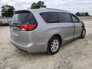 Grey Chrysler Pacifica 2020 in Kaunas, with an engine capacity of 3.60 L and mileage of 150 thousand km for 15999 €, photo 18 on AUTOMOTO.COM.LV