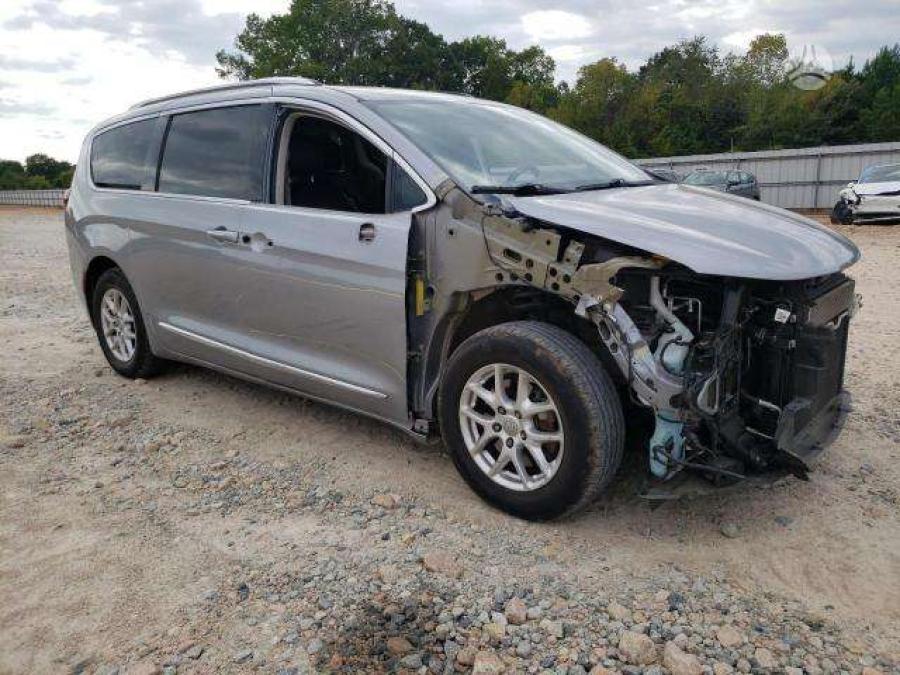 Grey Chrysler Pacifica 2020 in Kaunas, with an engine capacity of 3.60 L and mileage of 150 thousand km for 15999 €, photo 19 on AUTOMOTO.COM.LV