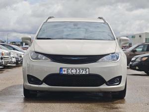 Pelēks Chrysler Pacifica 2020 Viļņa, ar dzinēja tilpumu 3.60 L un nobraukumu 102 tūkst. km par 27500 €, foto 3 vietnē AUTOMOTO.COM.LV