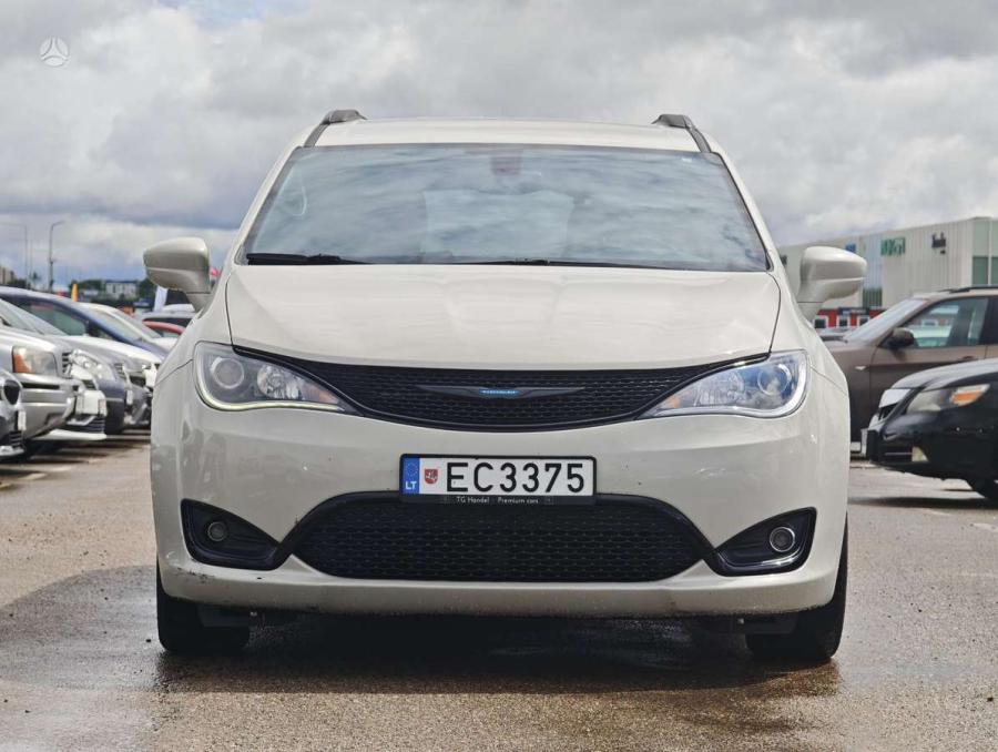 Pelēks Chrysler Pacifica 2020 Viļņa, ar dzinēja tilpumu 3.60 L un nobraukumu 102 tūkst. km par 27500 €, foto 3 vietnē AUTOMOTO.COM.LV