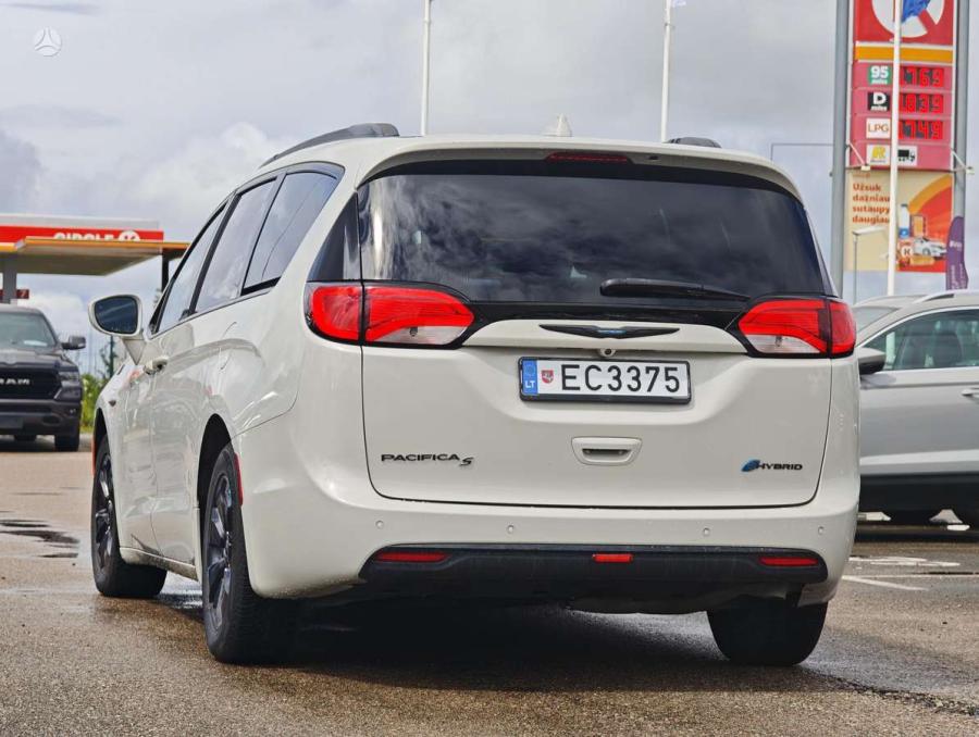 Pelēks Chrysler Pacifica 2020 Viļņa, ar dzinēja tilpumu 3.60 L un nobraukumu 102 tūkst. km par 27500 €, foto 7 vietnē AUTOMOTO.COM.LV