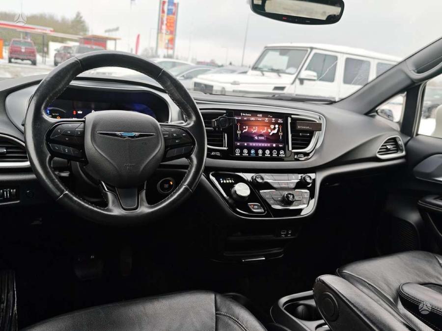 Pelēks Chrysler Pacifica 2020 Viļņa, ar dzinēja tilpumu 3.60 L un nobraukumu 102 tūkst. km par 27500 €, foto 9 vietnē AUTOMOTO.COM.LV