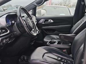 Pelēks Chrysler Pacifica 2020 Viļņa, ar dzinēja tilpumu 3.60 L un nobraukumu 102 tūkst. km par 27500 €, foto 10 vietnē AUTOMOTO.COM.LV