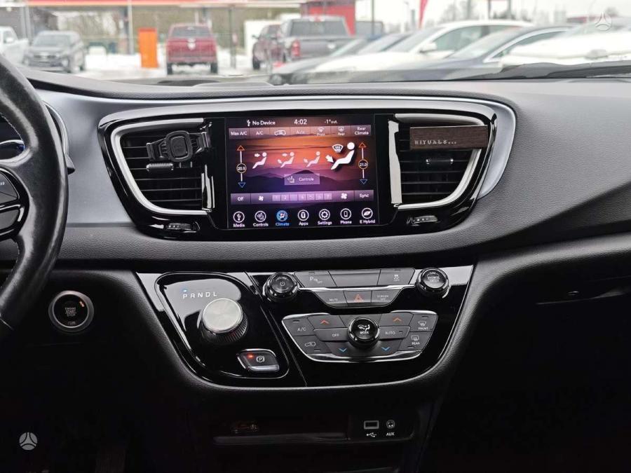 Pelēks Chrysler Pacifica 2020 Viļņa, ar dzinēja tilpumu 3.60 L un nobraukumu 102 tūkst. km par 27500 €, foto 12 vietnē AUTOMOTO.COM.LV