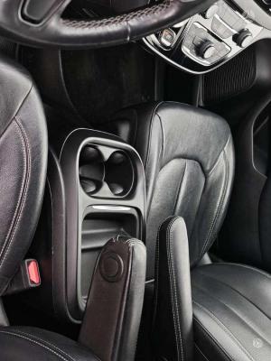 Pelēks Chrysler Pacifica 2020 Viļņa, ar dzinēja tilpumu 3.60 L un nobraukumu 102 tūkst. km par 27500 €, foto 14 vietnē AUTOMOTO.COM.LV