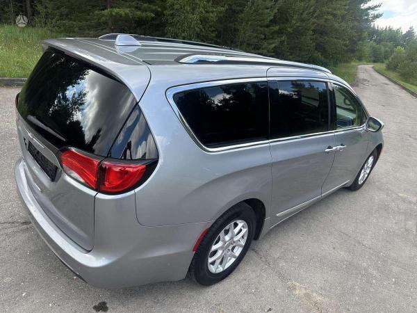 Grey Chrysler Pacifica 2020 in Siauliai, with an engine capacity of 3.61 L and mileage of 214 thousand km for 13300 €, photo 10 on AUTOMOTO.COM.LV